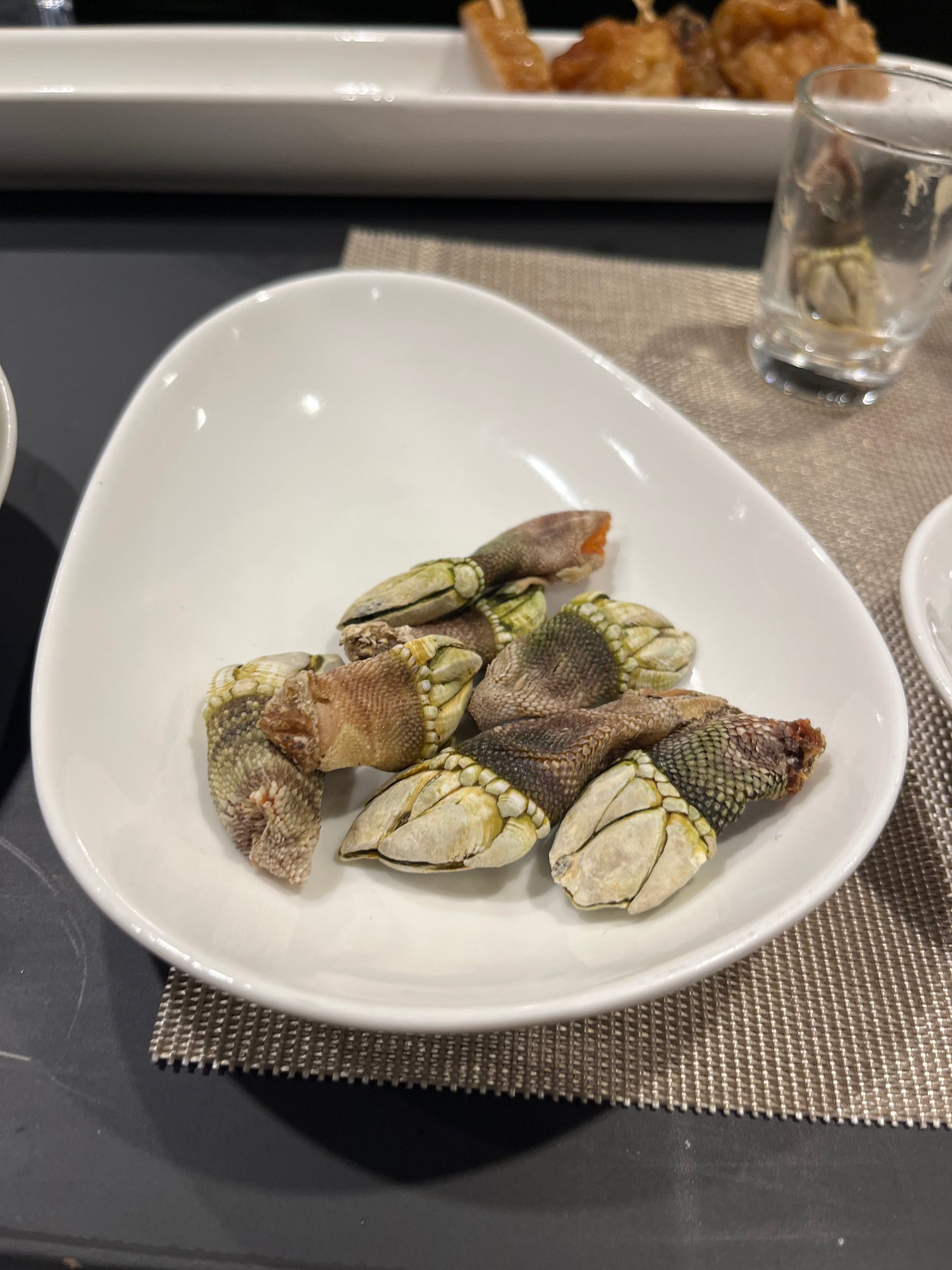 顔と顔を合わせる。 – GORI STORE